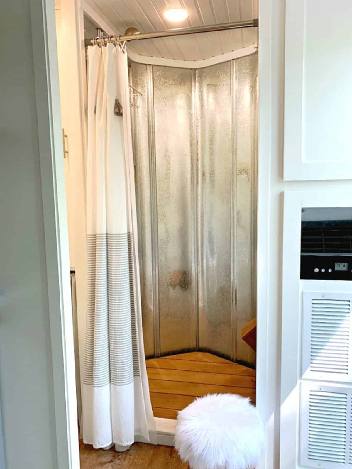 DIY Wood Bath Mat · Chatfield Court